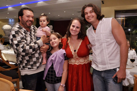 Marcos Pasquim e Yachmin Gazal prestigiam o aniversário da filha de ...