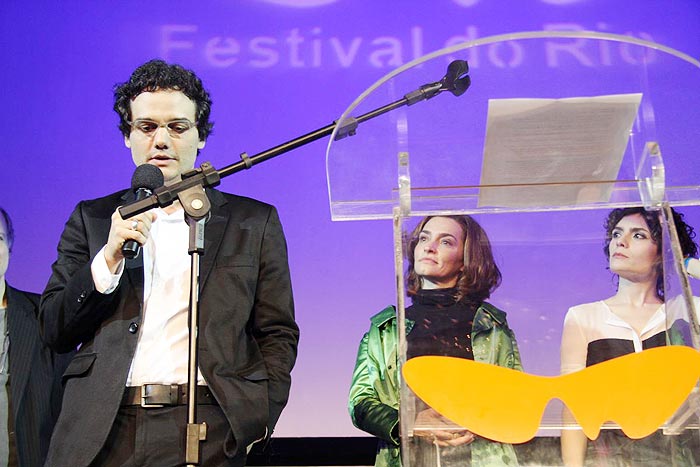 Wagner Moura recebe amigos na pré-estreia de Vips, no Rio - OFuxico