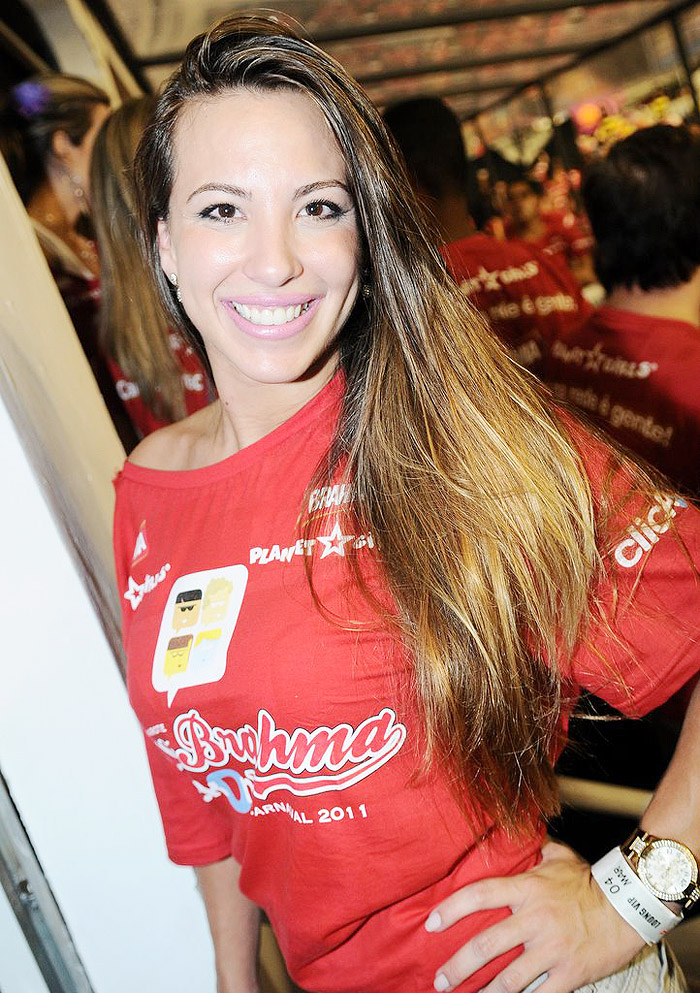 Carnaval: Ex-BBB Michelly disse que foi difícil fazer o ensaio nu - OFuxico