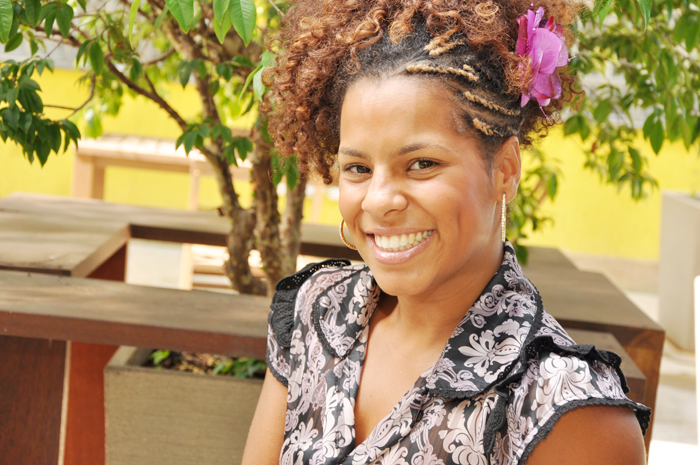 Ex-BBB Janaína visita O Fuxico e diz estar pronta para posar nua - OFuxico