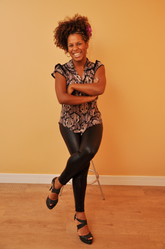 Ex-BBB Janaína visita O Fuxico e diz estar pronta para posar nua - OFuxico