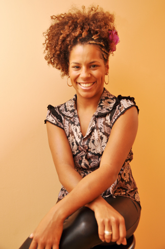 Ex-BBB Janaína visita O Fuxico e diz estar pronta para posar nua - OFuxico