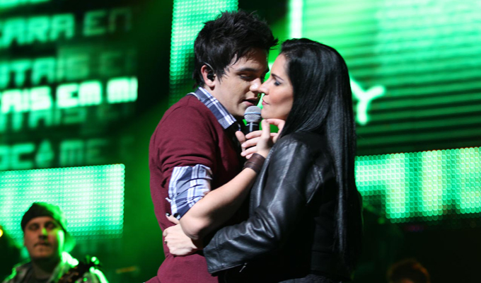 Luan Santana faz performance sensual em São Paulo - OFuxico