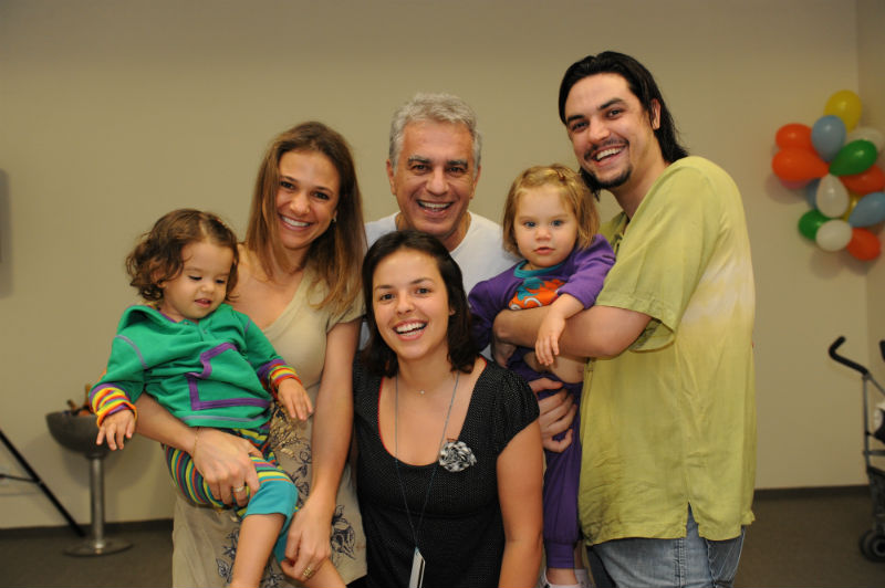 Bianca Rinaldi comemora com as filhas o aniversário do marido. Álbum de ...