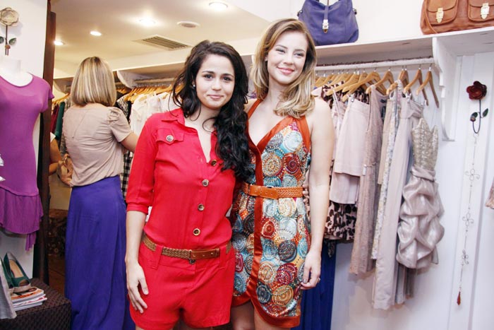Paola Oliveira e Nanda Costa conferem novidades da moda - OFuxico