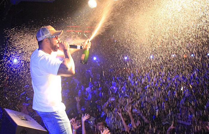 Rapper Flo Rida faz show em boate, no Rio de Janeiro - OFuxico