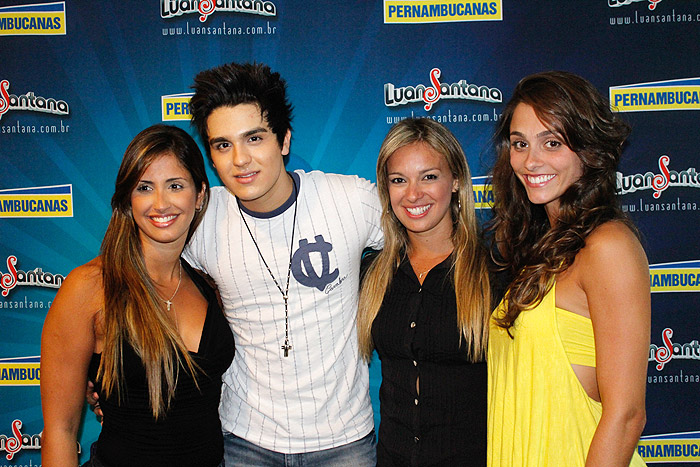 Panicat Aryane Steinkopf curte show de Luan Santana. Veja as fotos ...