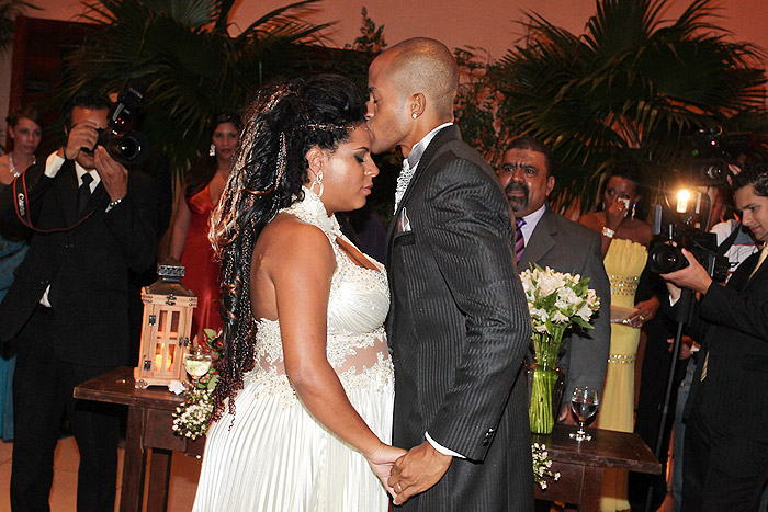 Ex-BBB, Janaína do Mar se casa em São Paulo - OFuxico