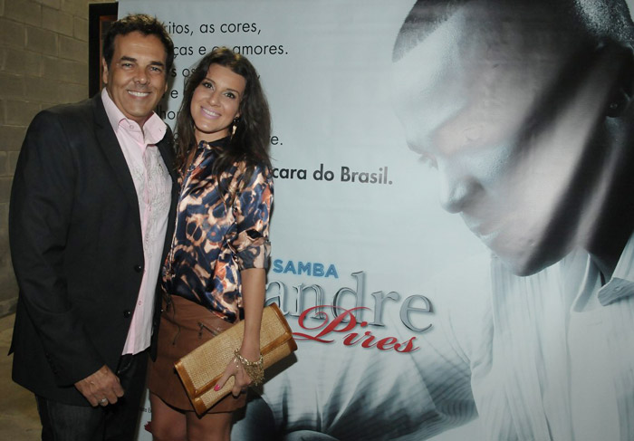 Simony vai à gravação do DVD do ex, Alexandre Pires - OFuxico