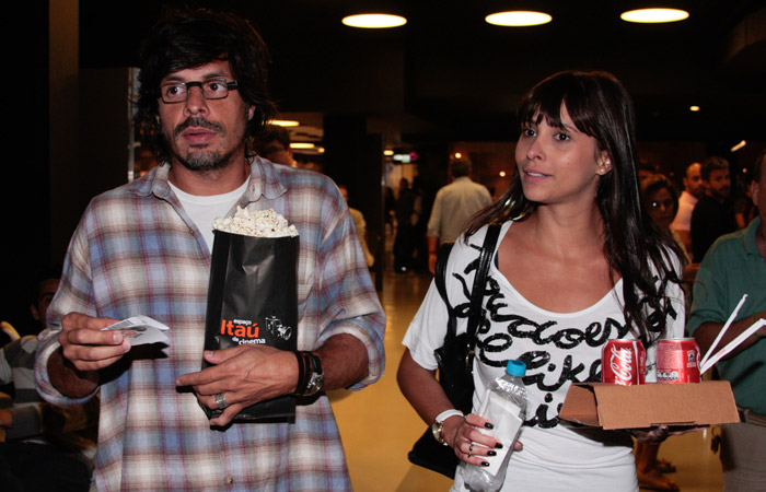 Daniel Alvim vai ao cinema com nova companhia em São Paulo - OFuxico