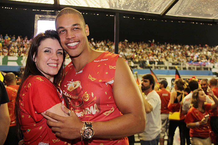 São Paulo: Zeca Pagodinho causa tumulto em camarote - OFuxico