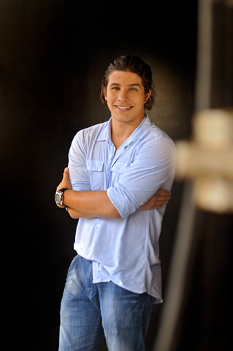 Ricky Tavares aposta alto em seu primeiro protagonista - OFuxico