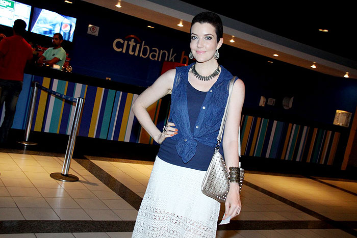 Grávida, Bruna Di Tullio exibe o barrigão em pré-estreia de musical ...