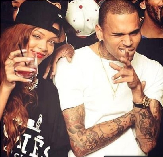 Rihanna e Chris Brown postam foto juntos na rede - OFuxico