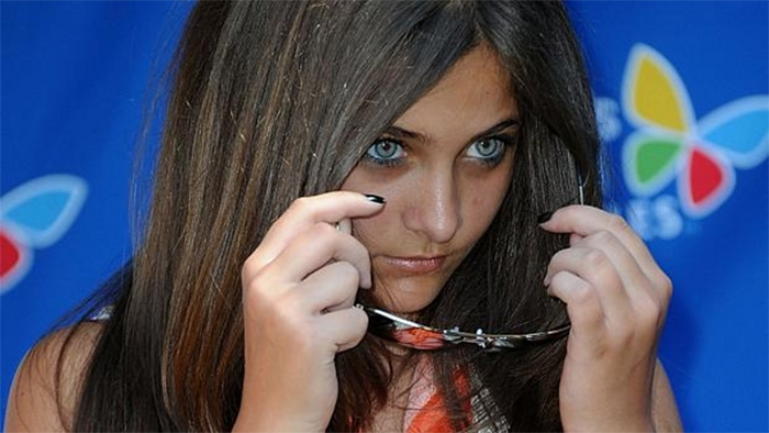 Paris Jackson passa o fim de semana com a mãe - OFuxico