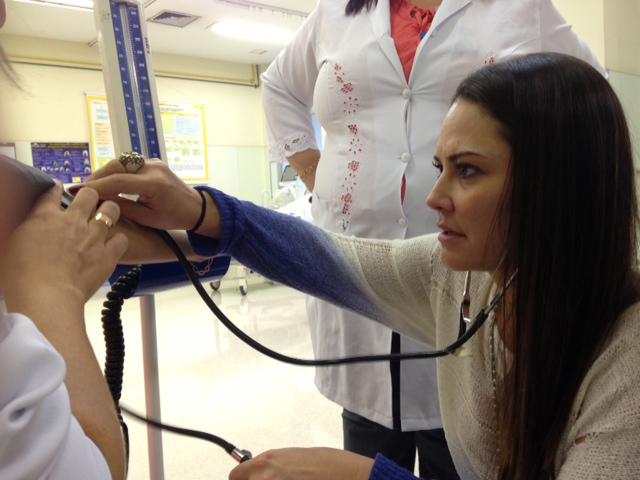 Carla Cabral faz workshop em hospital para viver enfermeira em novela ...