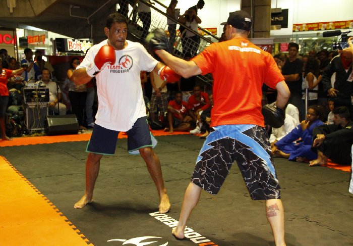 Minotauro e Minotouro se apresentam em shopping no Rio - OFuxico