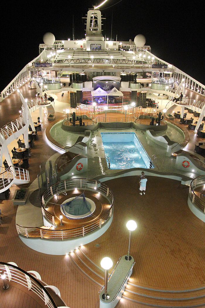 Conheça o navio de Roberto Carlos no cruzeiro Emoções, 10 anos. Veja as ...