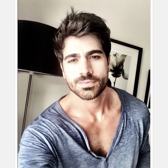 Rodrigão pede opinião das fãs sobre novo visual - OFuxico