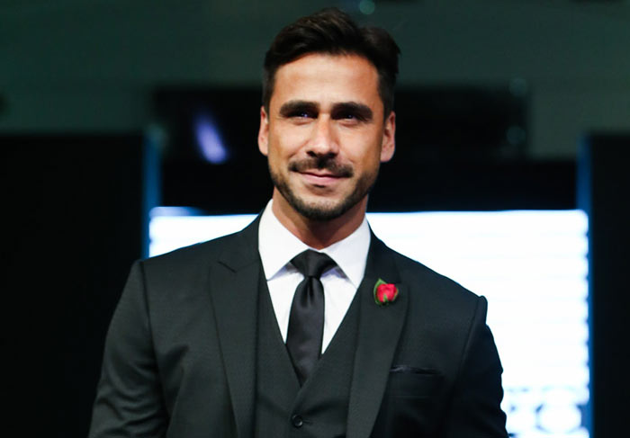 Júlio Rocha, Jonas Sulzbach, André Martinelli e mais galãs desfilam com ...