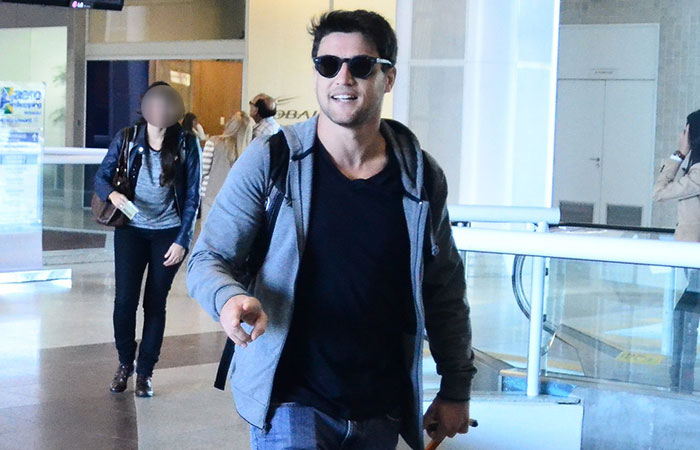 Alexandre Slaviero embarca todo estiloso no Rio de Janeiro - OFuxico