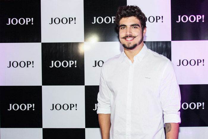 De bigode pontudo, Caio Castro apresenta linha de perfumes - OFuxico