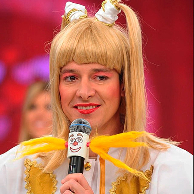 Rodrigo Faro lembra foto vestido de Xuxa e dá as boas vindas à ...