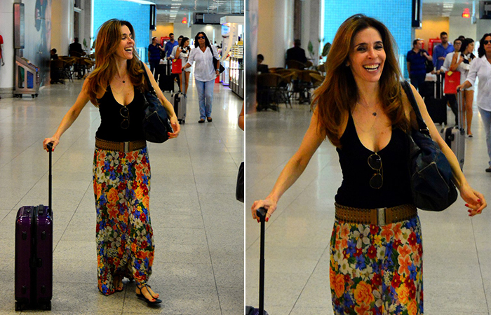 Deborah Evelyn cai no riso antes de embarcar no Rio de Janeiro - OFuxico