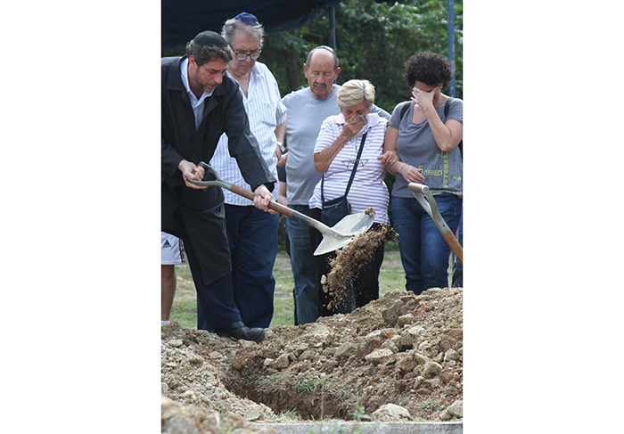 Corpo de Elias Gleizer é sepultado, no Rio - OFuxico