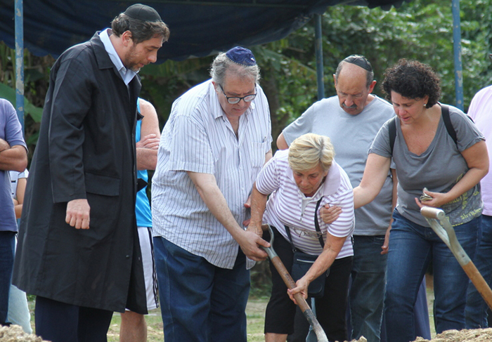 Corpo de Elias Gleizer é sepultado, no Rio - OFuxico