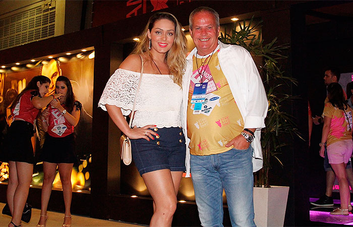 RJ: Tânia Mara aposta na renda para curtir folia com marido - OFuxico