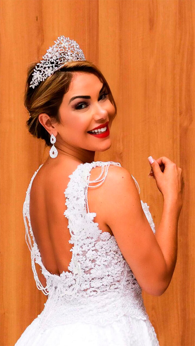 Gil Jung usa vestido avaliado em R$ 120 mil - OFuxico