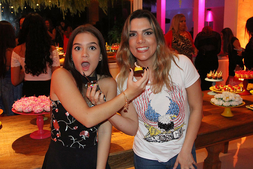 Mel Maia comemora 13 anos na presença de famosos - OFuxico