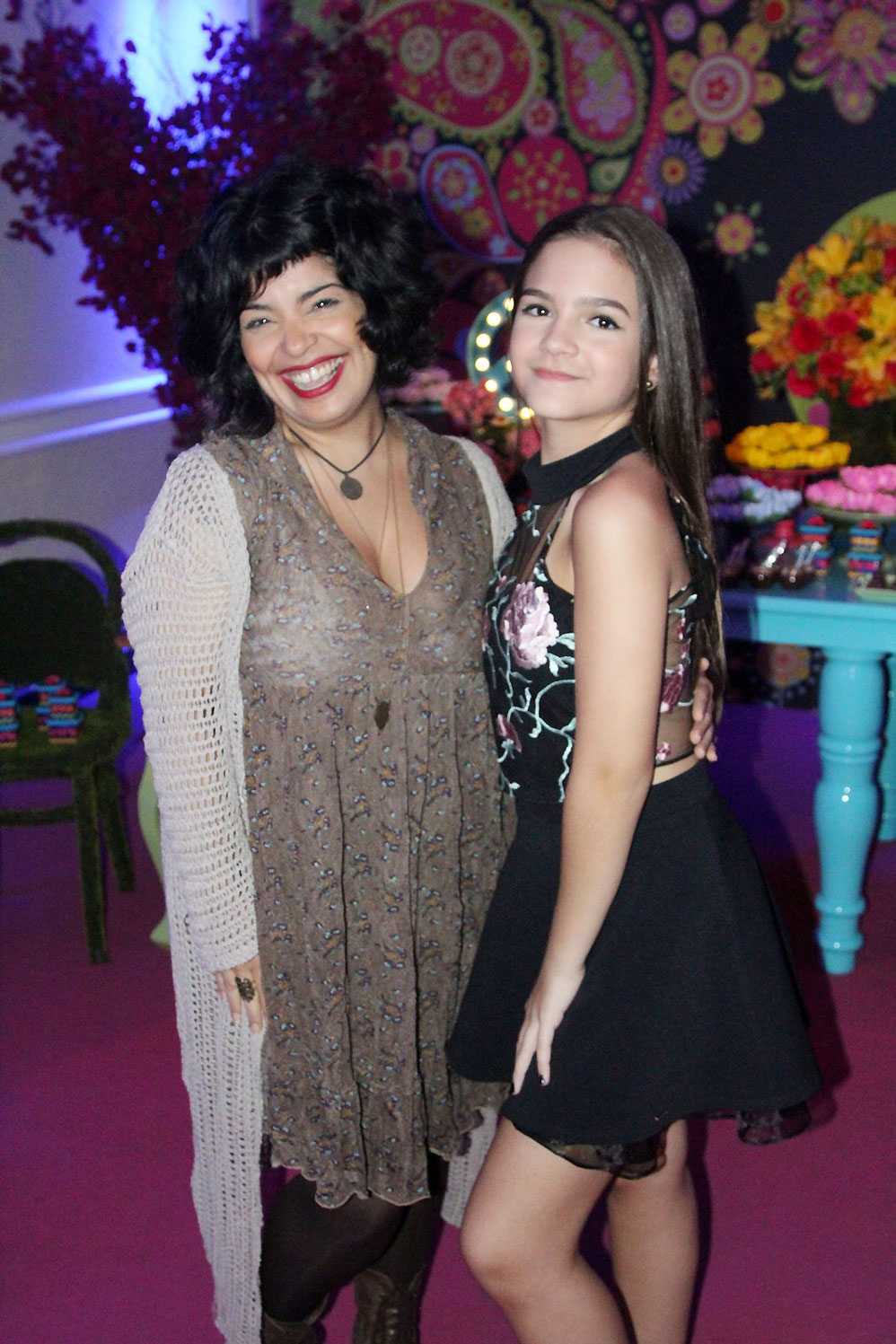 Mel Maia comemora 13 anos na presença de famosos - OFuxico