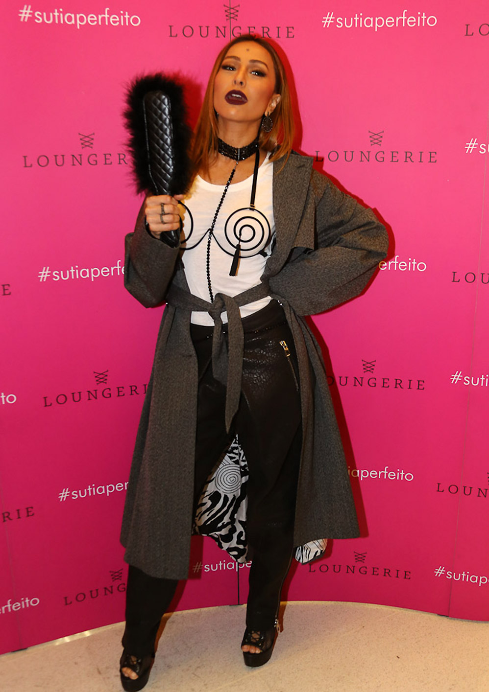 Estilosa, Sabrina Sato confere lançamento de moda íntima - OFuxico