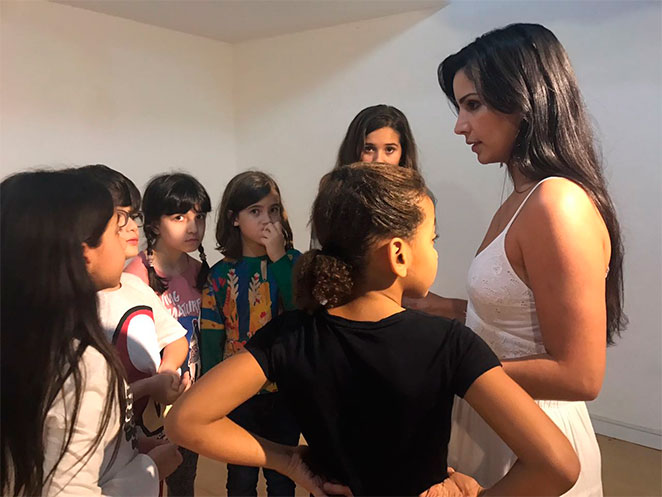 Rhafaela Castro dá aulas de interpretação para crianças - OFuxico