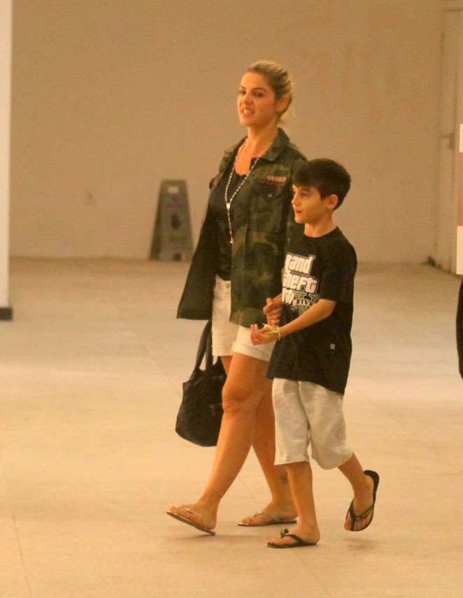 Mari Alexandre tira o dia para passear com o filho Záion - OFuxico