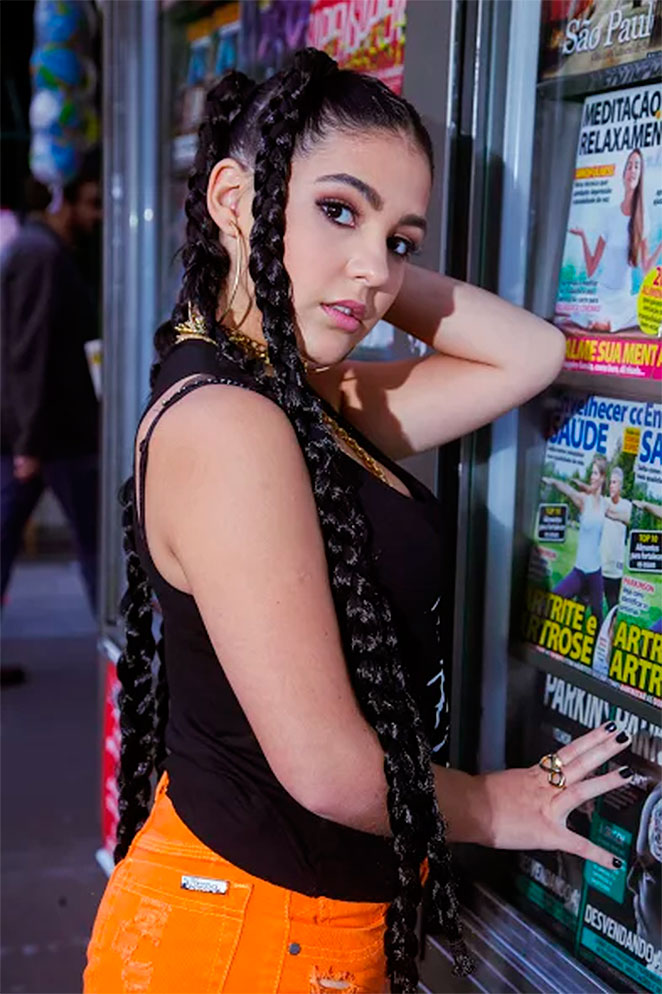 Ana Vitória Zimmermann posa para ensaio inspirado na Anitta - OFuxico