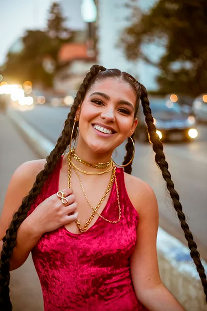 Ana Vitória Zimmermann posa para ensaio inspirado na Anitta - OFuxico
