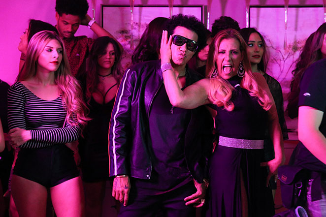 Sensual, Rita Cadillac participa de clipe de funk - OFuxico