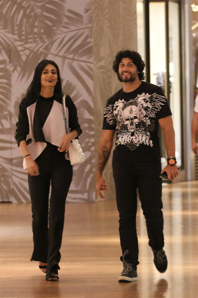 Jesus Luz e Carol Ramiro vão ao cinema no feriadão - OFuxico