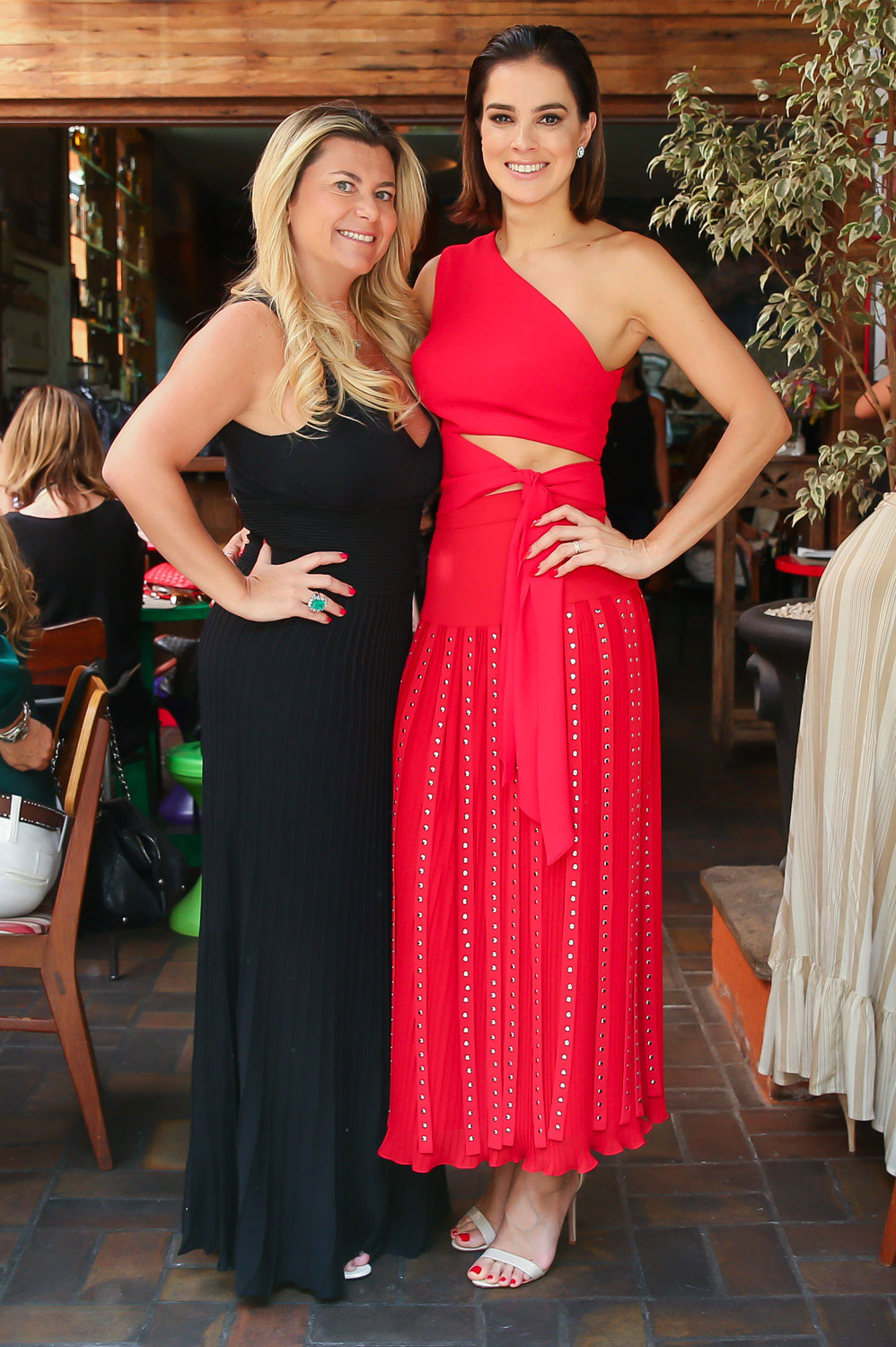 Vera Viel comemora aniversário e recebe amigos. Veja fotos! - OFuxico