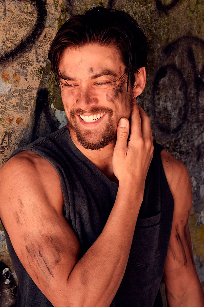 Raphael Sander esbanja beleza em ensaio fotográfico - OFuxico