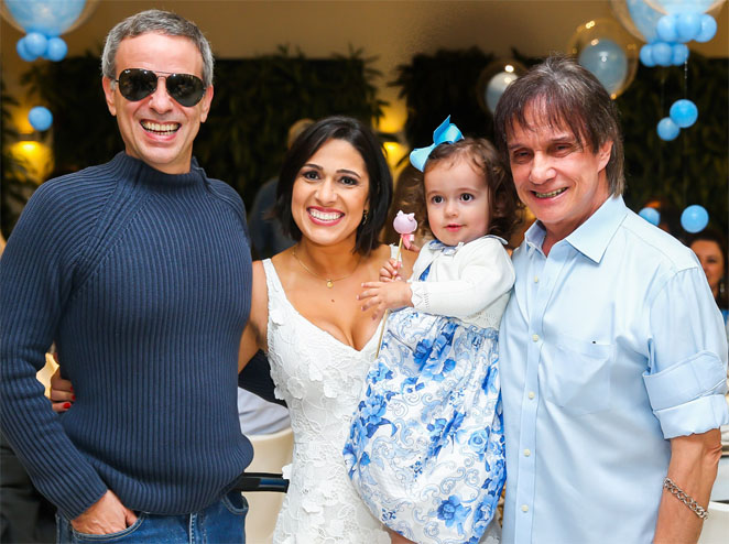 Roberto Carlos vai à festa de 2 aninhos da neta Laura - O Fuxico