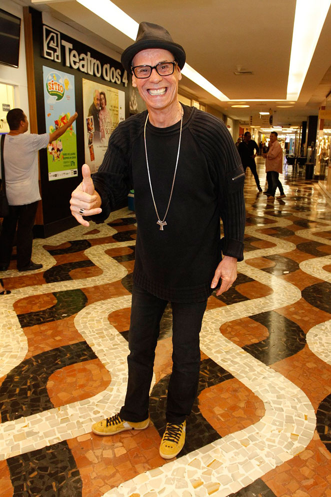 Sem o namorado, Fátima Bernardes vai a show de Lair Rennó - OFuxico