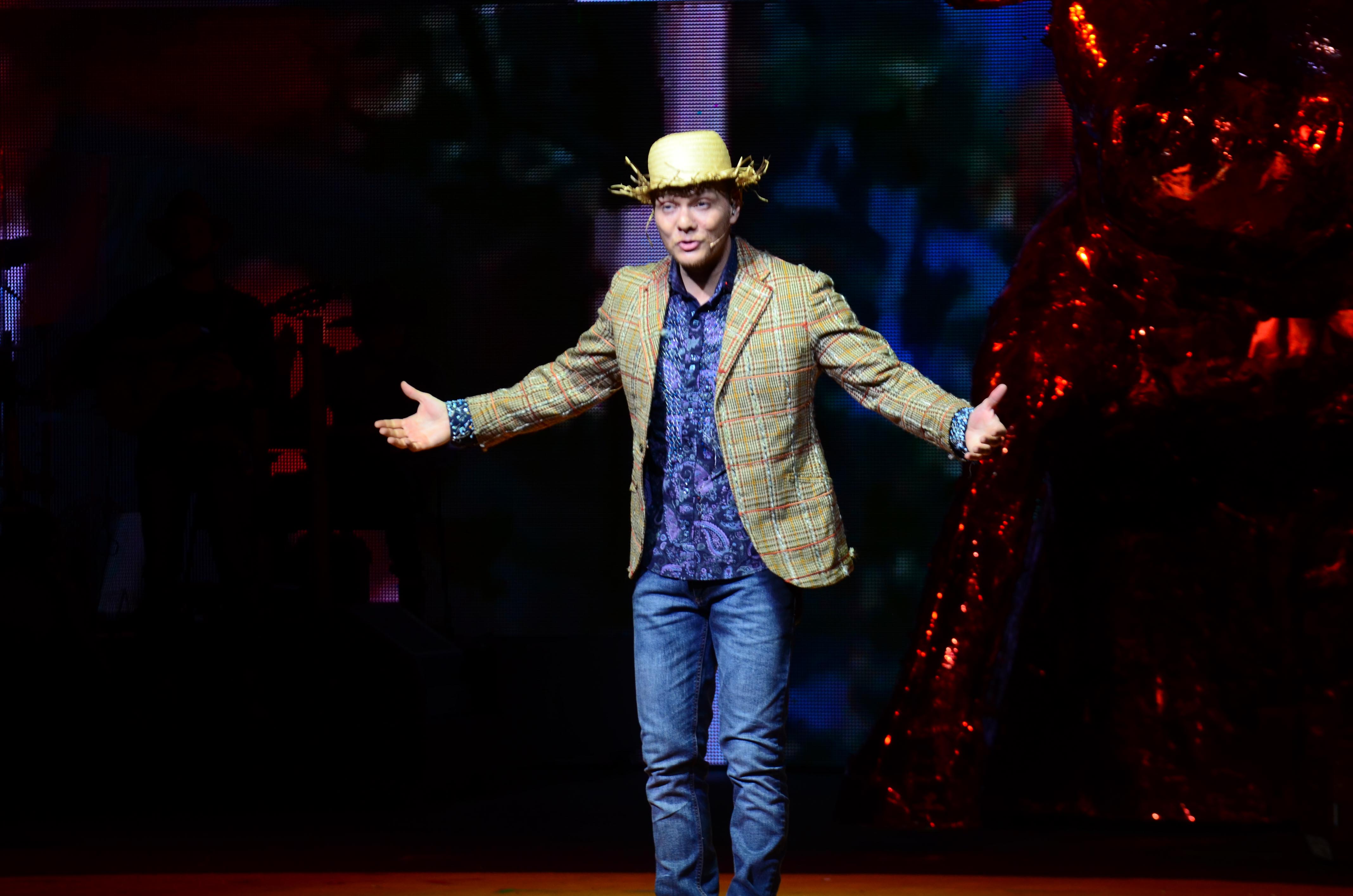 Michel Teló apresenta reestreia de musical Bem Sertanejo - OFuxico