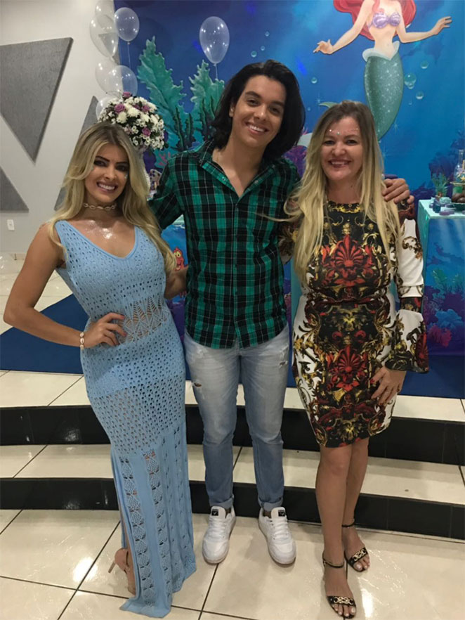 Ex-BBB Jaqueline Grohalski faz festa para a filha - OFuxico