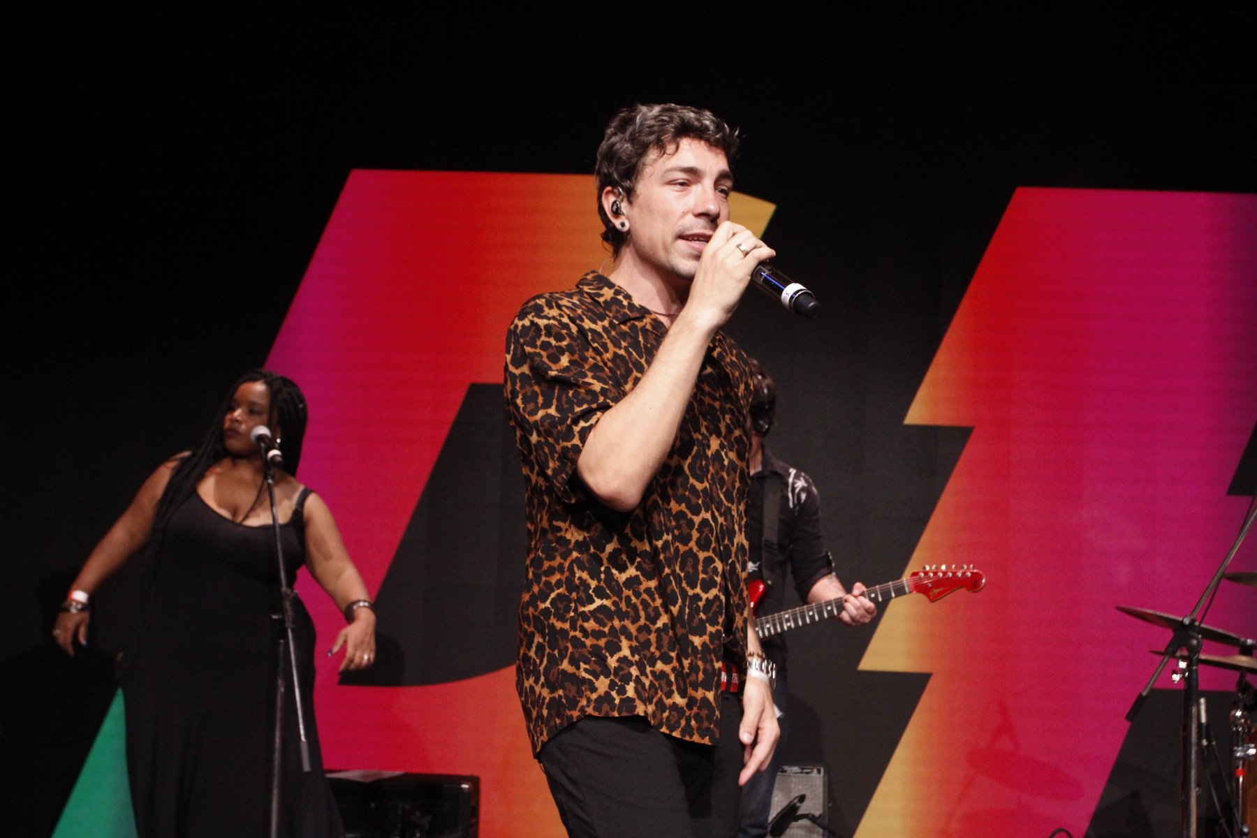 Di Ferrero marca presença no primeiro Youtube Music Night - OFuxico