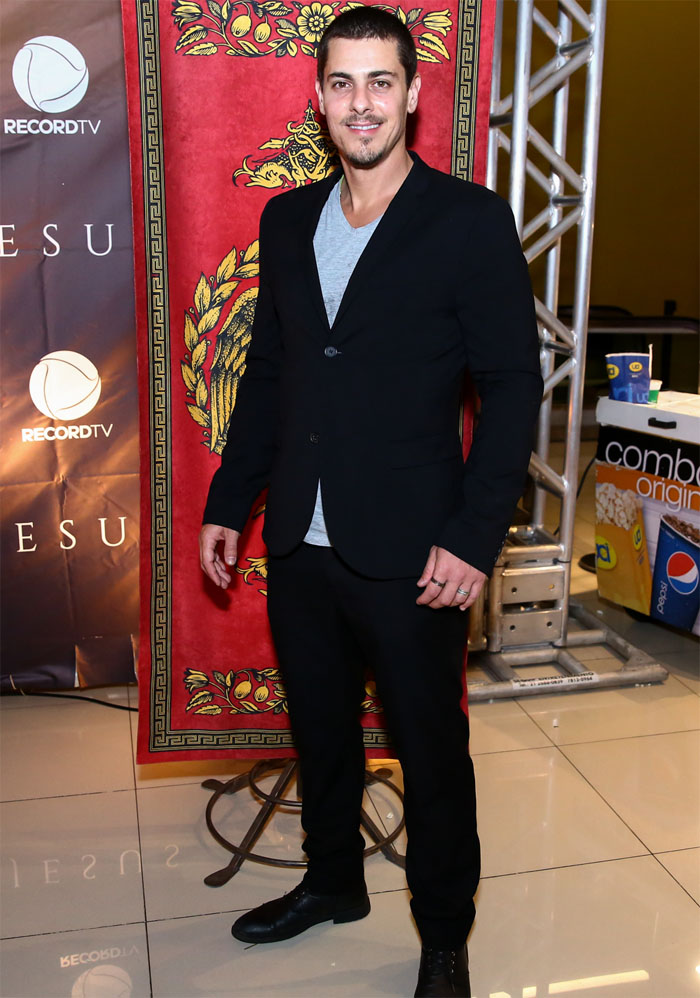 Elenco acompanha a estreia da novela Jesus em cinema carioca - OFuxico