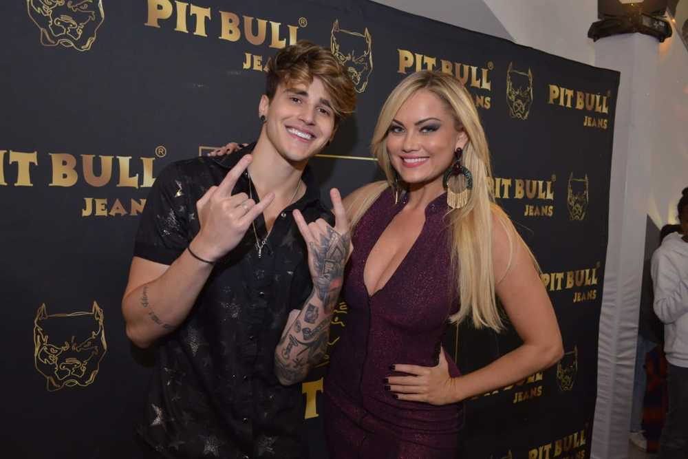 Ellen Rocche é puro estilo em inauguração de loja de jeans em SP - OFuxico